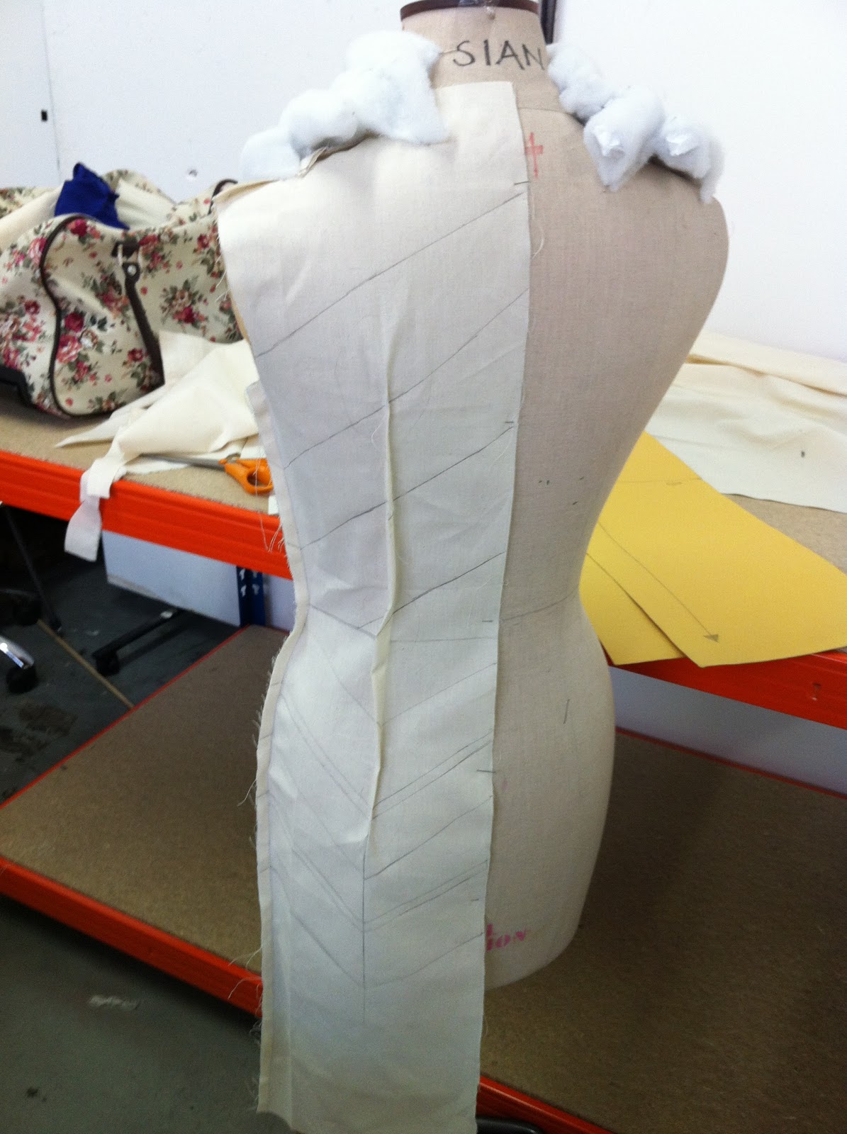 FT2505 Develop Directional Design: Draping on the stand